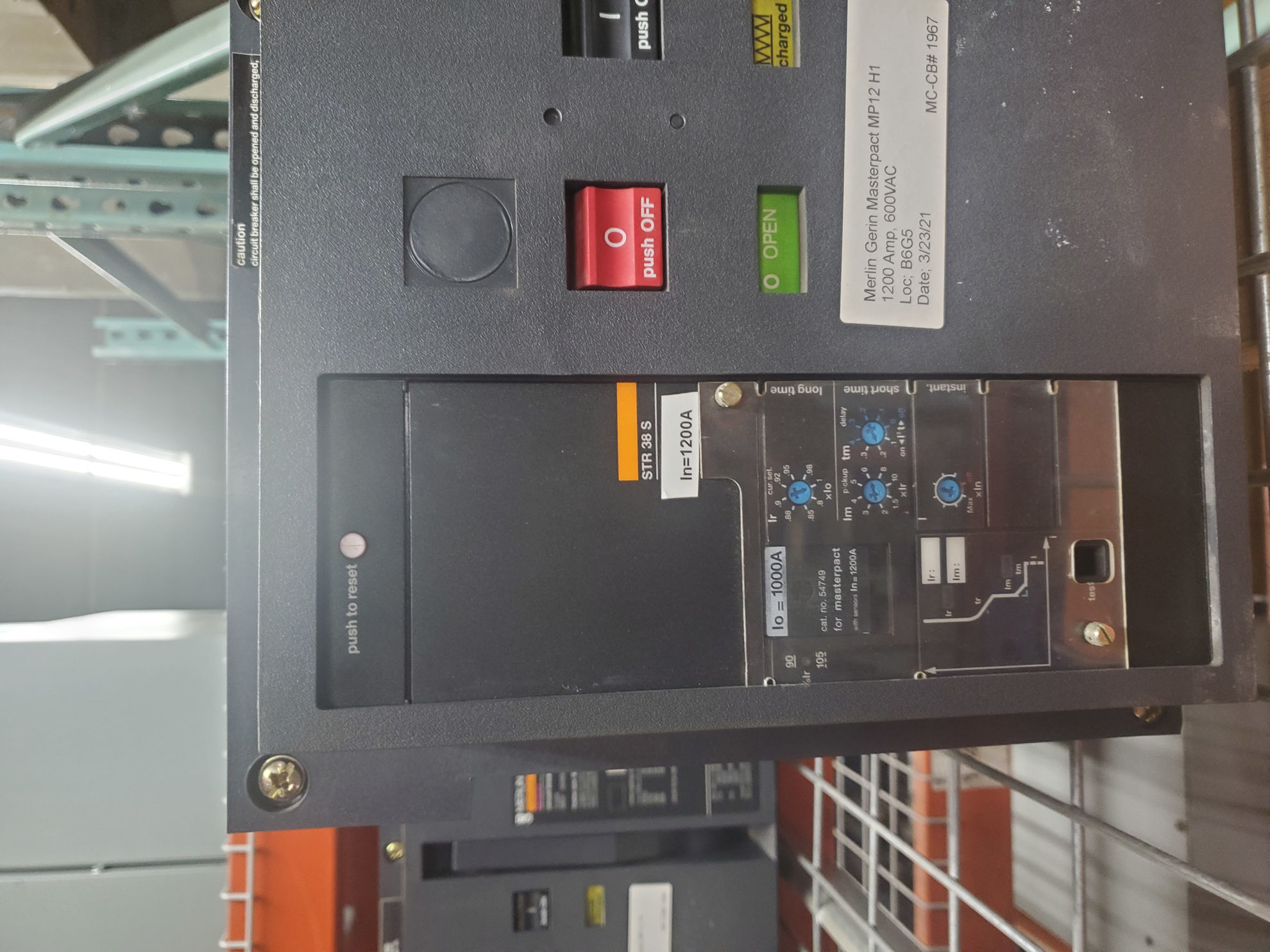 Merlin Gerin MasterPact MP12H1 Circuit Breaker 1200A 600 VAC M/O D/O ...