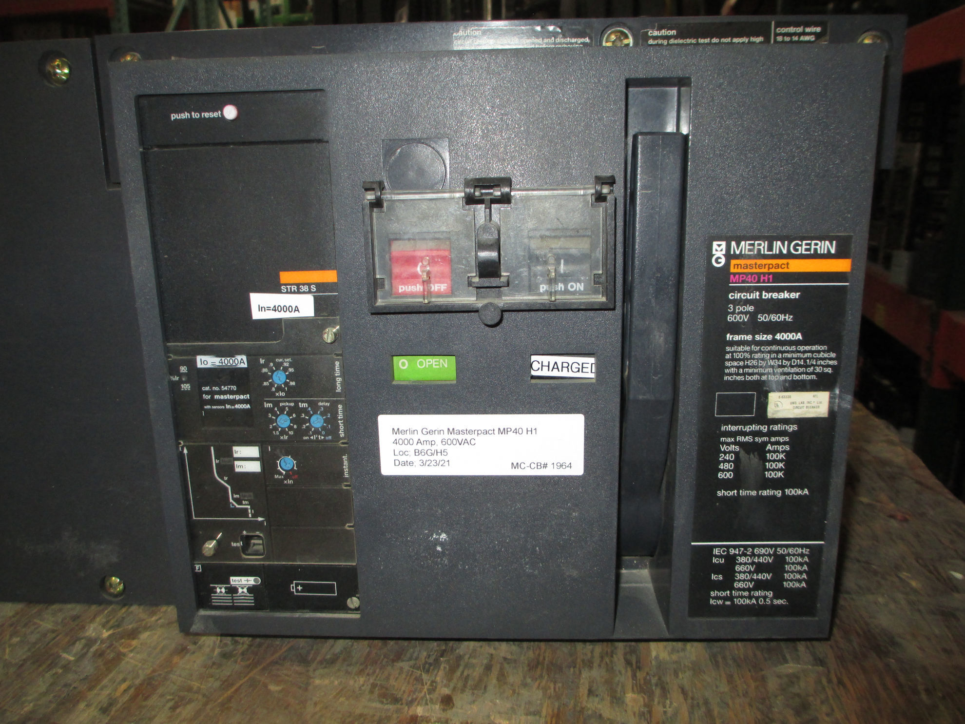 Merlin Gerin MasterPact MP40H1 Circuit Breaker 4000A 600 VAC M/O D/O ...