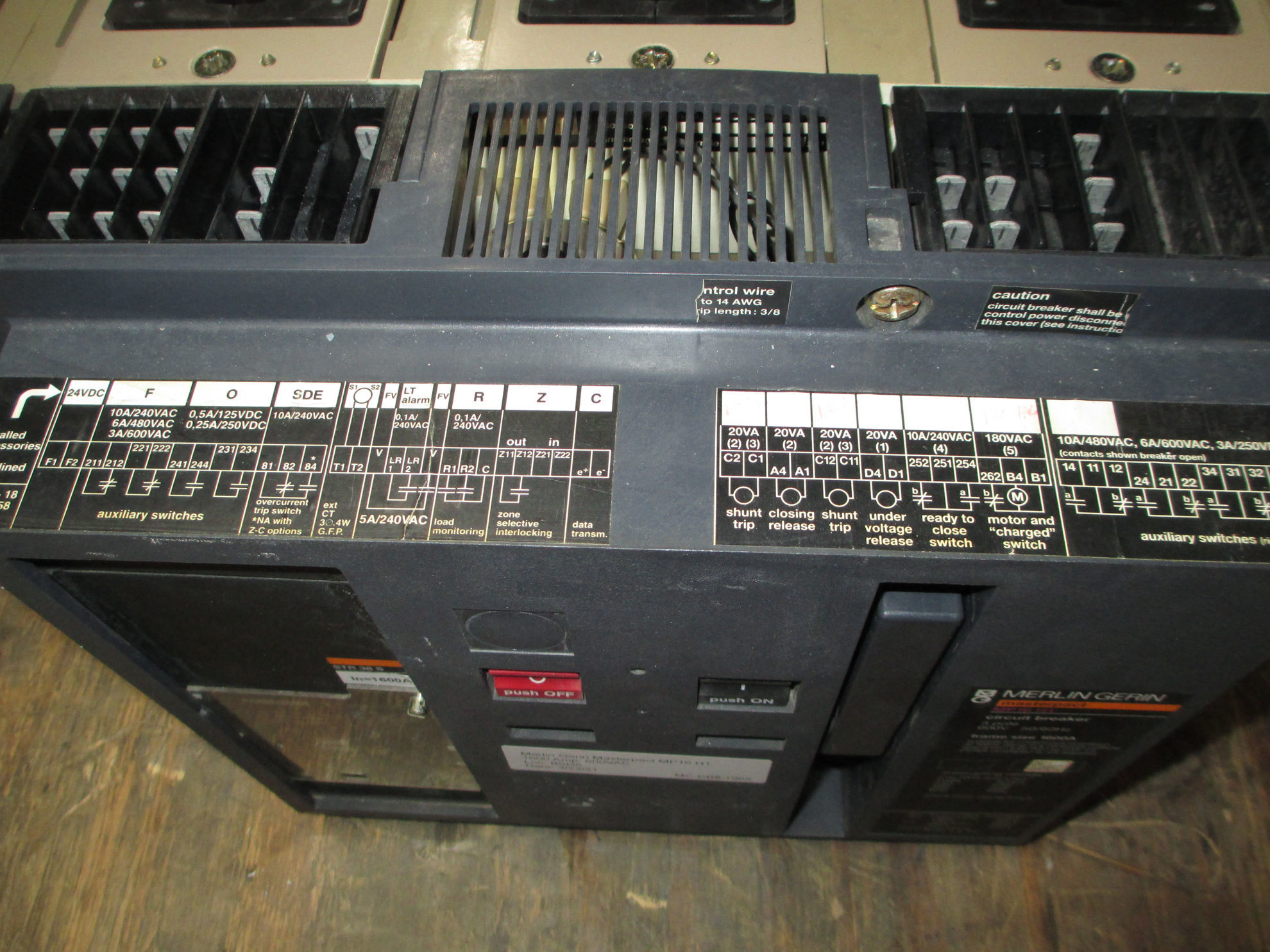 Merlin Gerin MasterPact MP16H1 Circuit Breaker 1600A 600 VAC D/O M/O ...