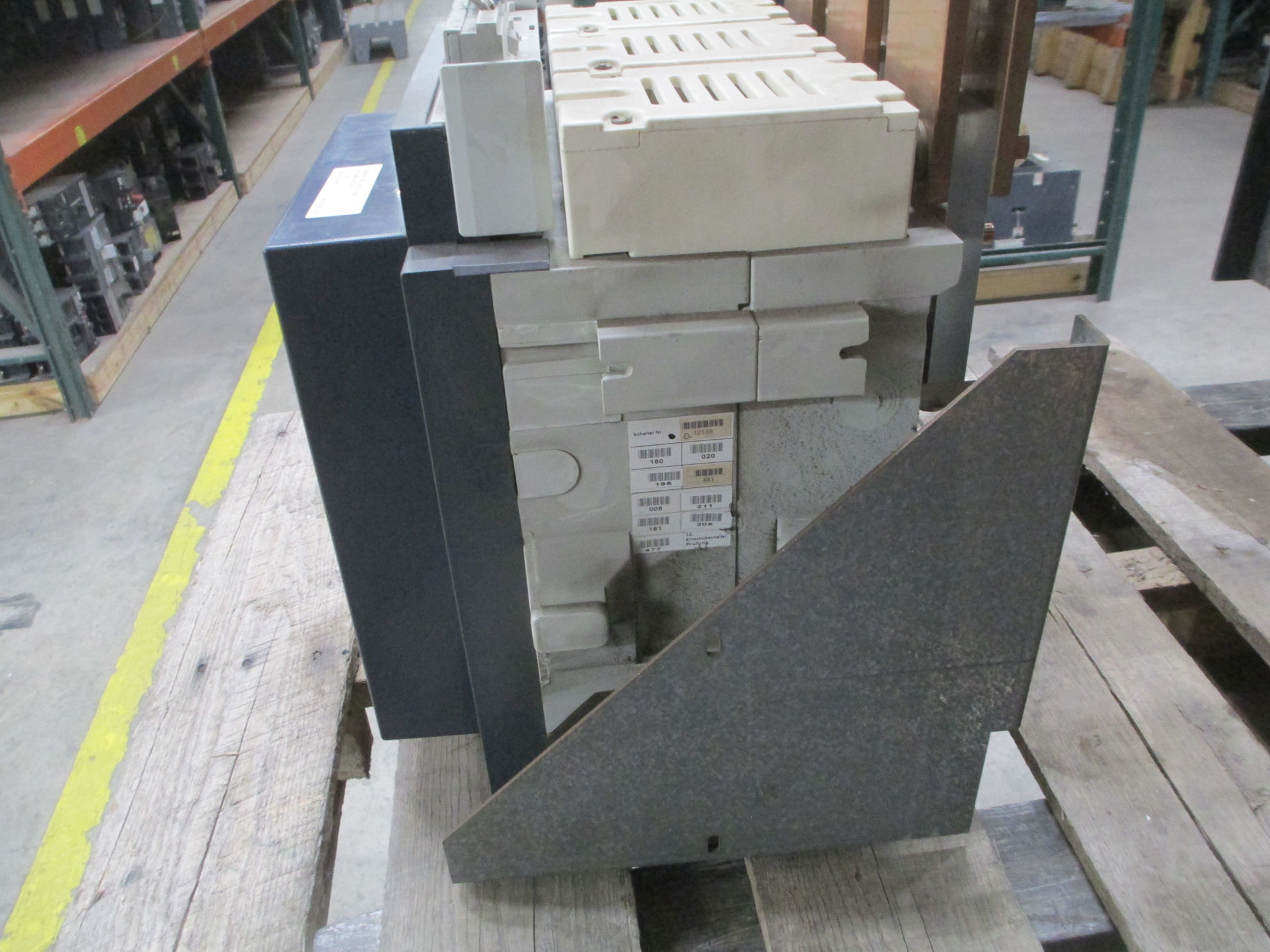 Siemens 3WN6 Circuit Breaker 2000A 690 VAC 3P F/M M/O | Used ...