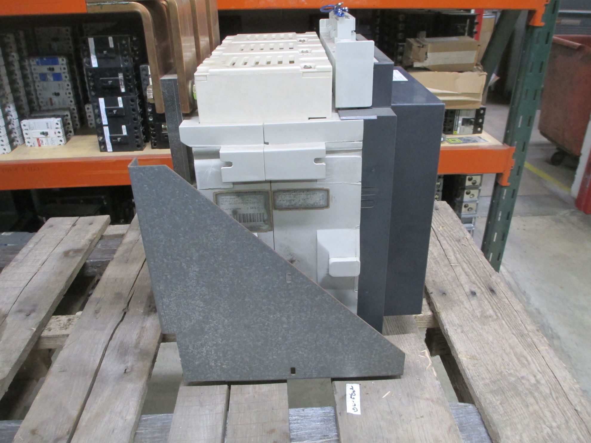 Siemens 3WN6 Circuit Breaker 2000A 690 VAC 3P F/M M/O | Used ...