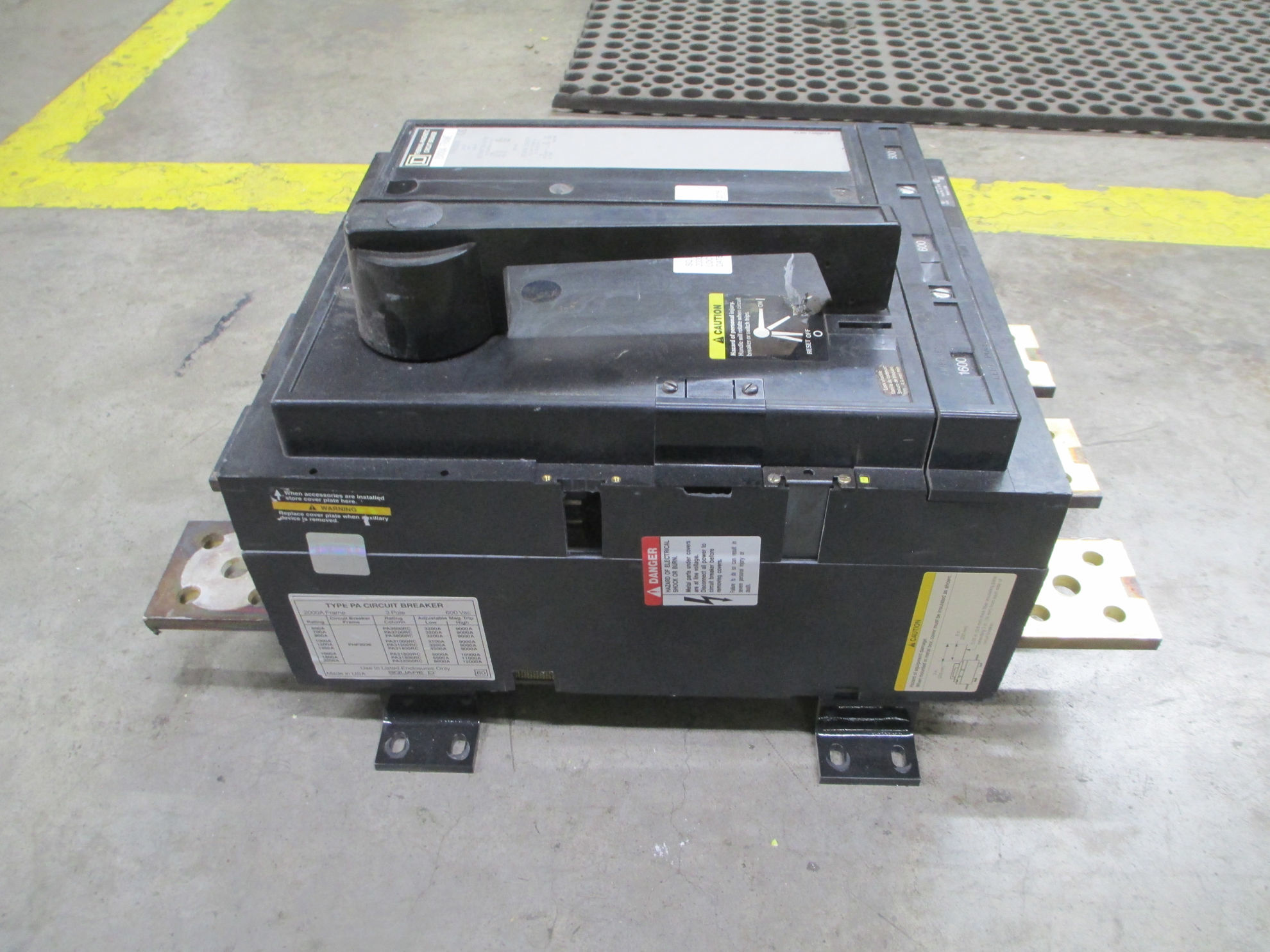 Square D PHF2036 Circuit Breaker 2000 Amp 600 Volt AC F/M M/O | Used ...