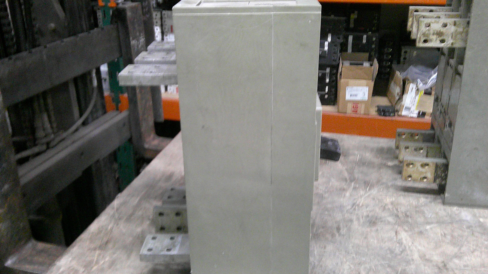 FPE NP632000 Circuit Breaker 2500 Amp 600 Volt AC M/O F/M | Used ...