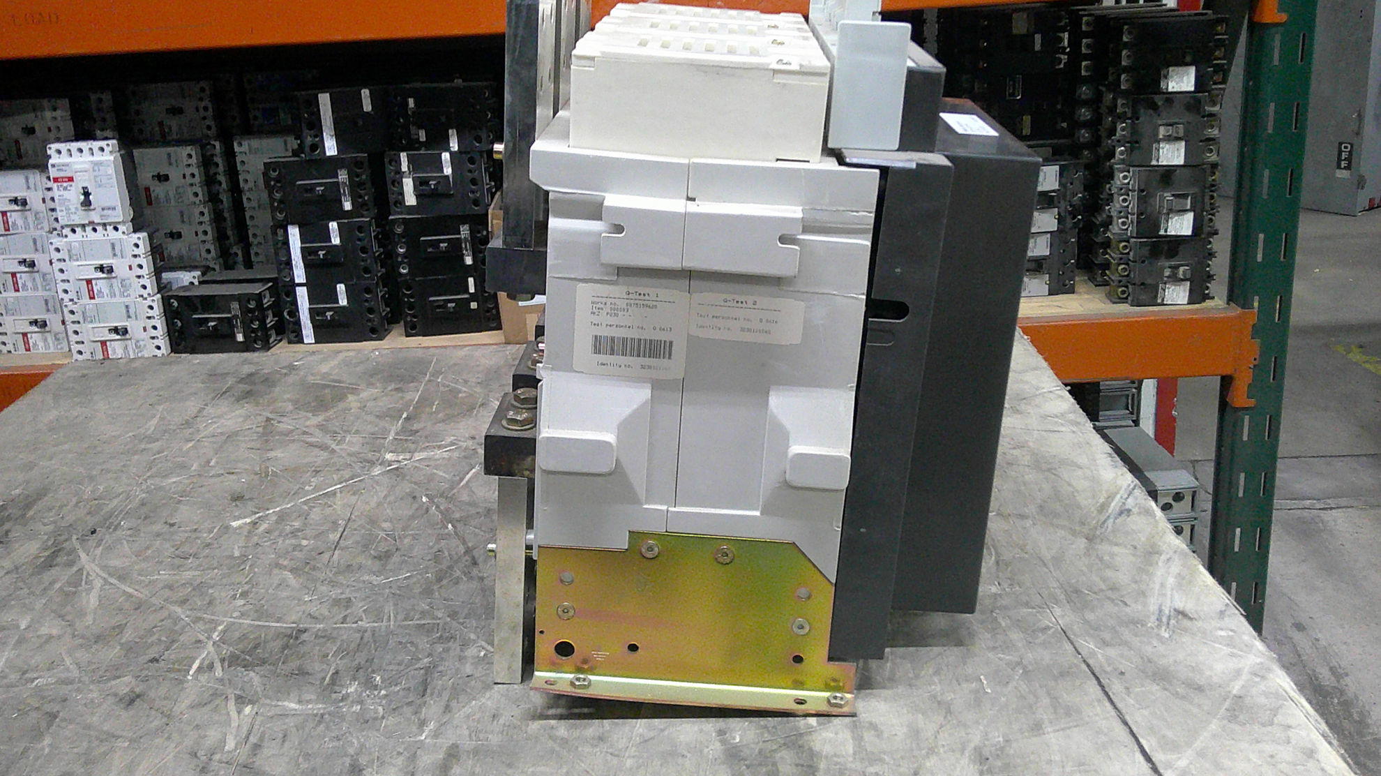 Siemens 3WN6 Circuit Breaker 3200 Amp 600 Volt AC M/O F/M Surplus ...