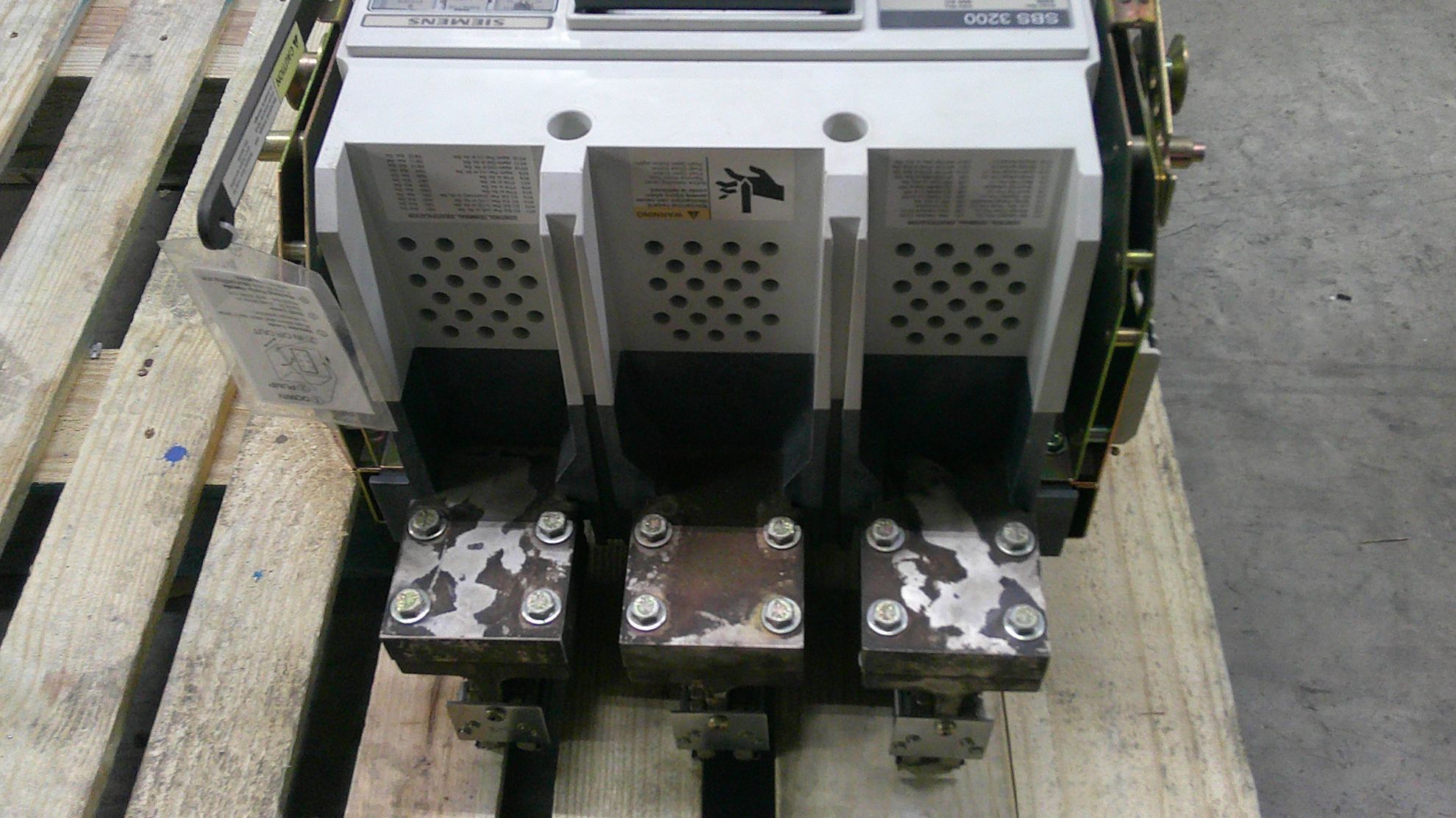 Siemens SBS3200 Circuit Breaker 3200 Amp 600 Volt AC E/O D/O | Used ...