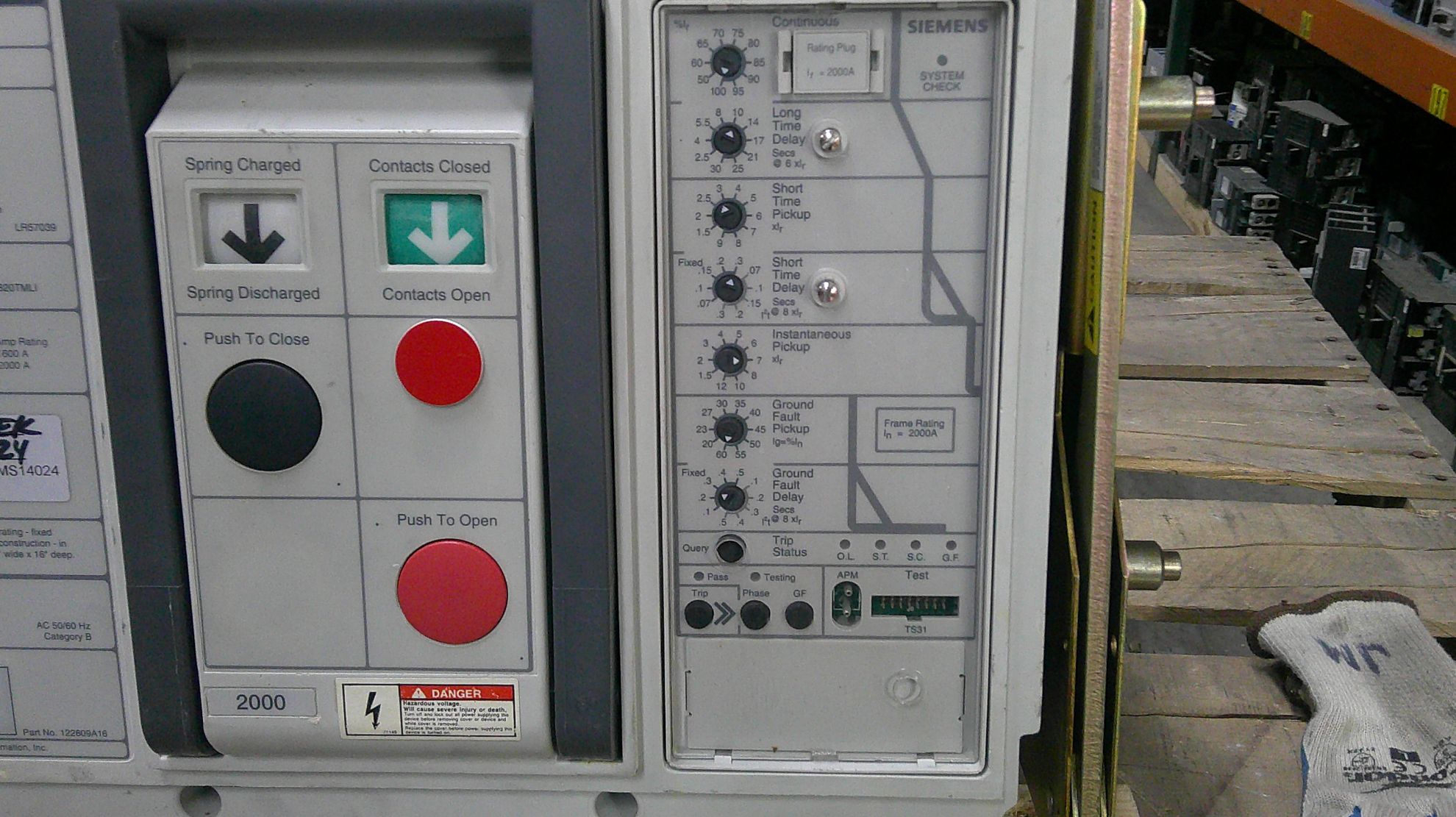 Siemens SBS2020 Circuit Breaker 2000 Amp 600 Volt AC M/O D/O | Used ...
